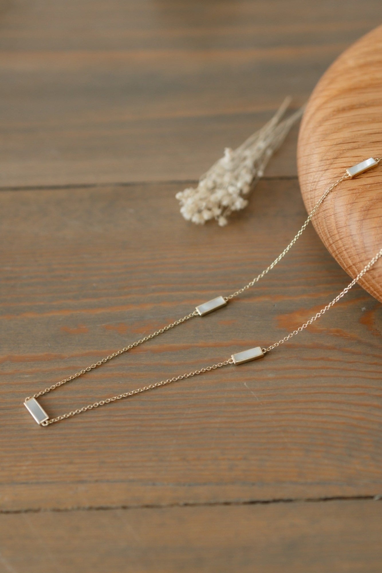 Glee Jewelry Harperella Necklace | Gold/Mother Of Pearl – Pick-it-Fence ...